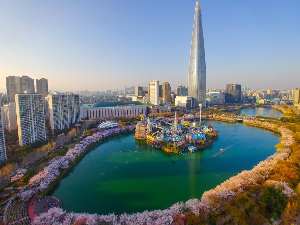 How To Visit The Seokchon Lake Cherry Blossom Festival 2026 » Travel ...