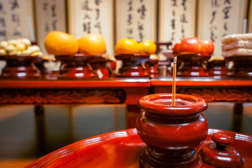 Seollal | 7 Cool Korean Lunar New Year Traditions To Know About ...